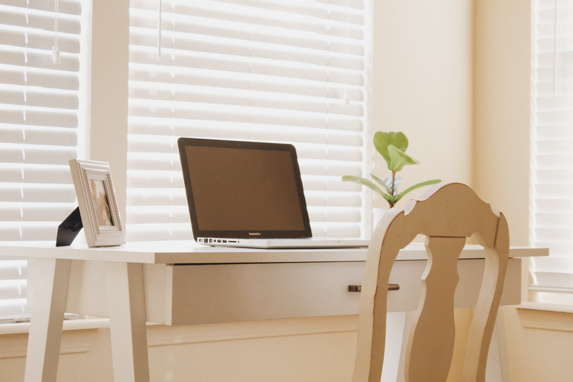 How To Choose The Best Blinds For Your Home Office